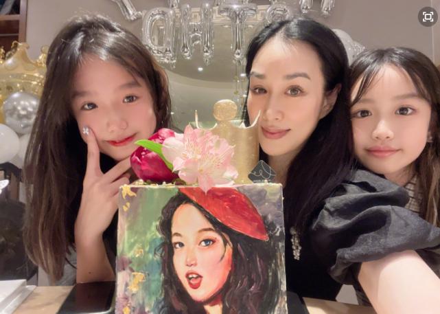Christy Chung celebrates her daughter's birthday!Take a family portrait ...