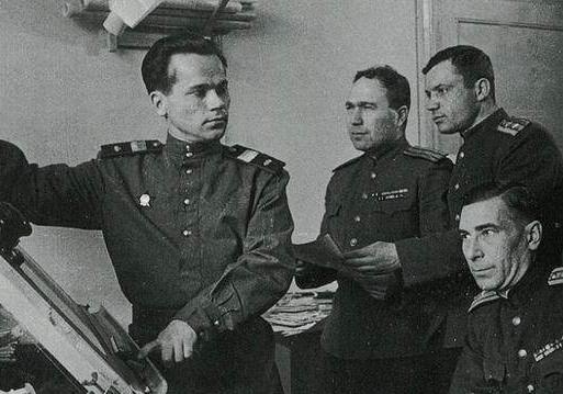 King of the Gun King Kalashnikov shows his young work photos - iNEWS