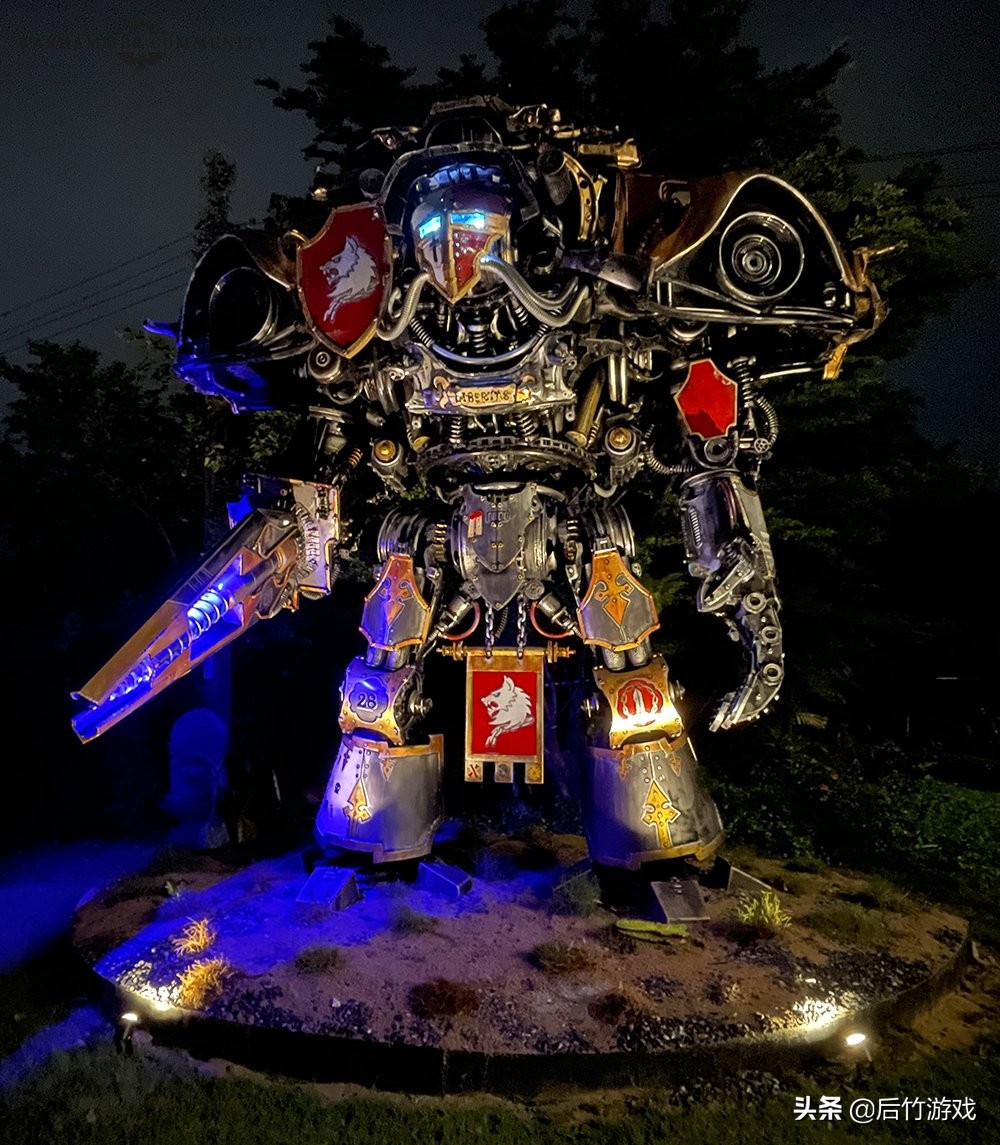 Players used some waste materials to create the powerful robots in ...