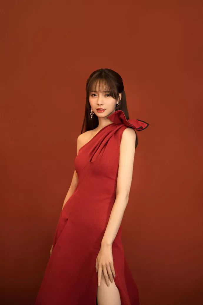 Shen Mengchen is really the goddess of the host world! Wearing a red ...