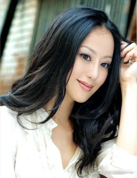 Rich girl in Hong Kong: Kneeling for a man, was abandoned after giving ...
