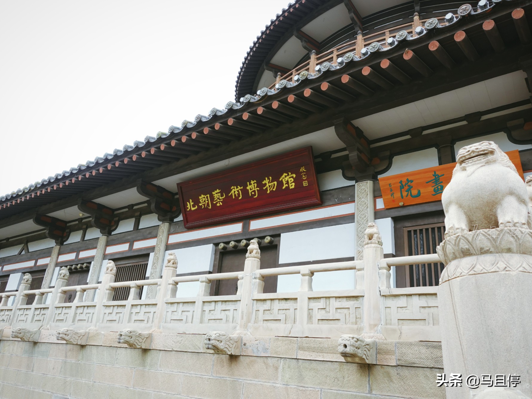 The Datong Mingtang site, which is three times the area of the Temple of Heaven, has many ...