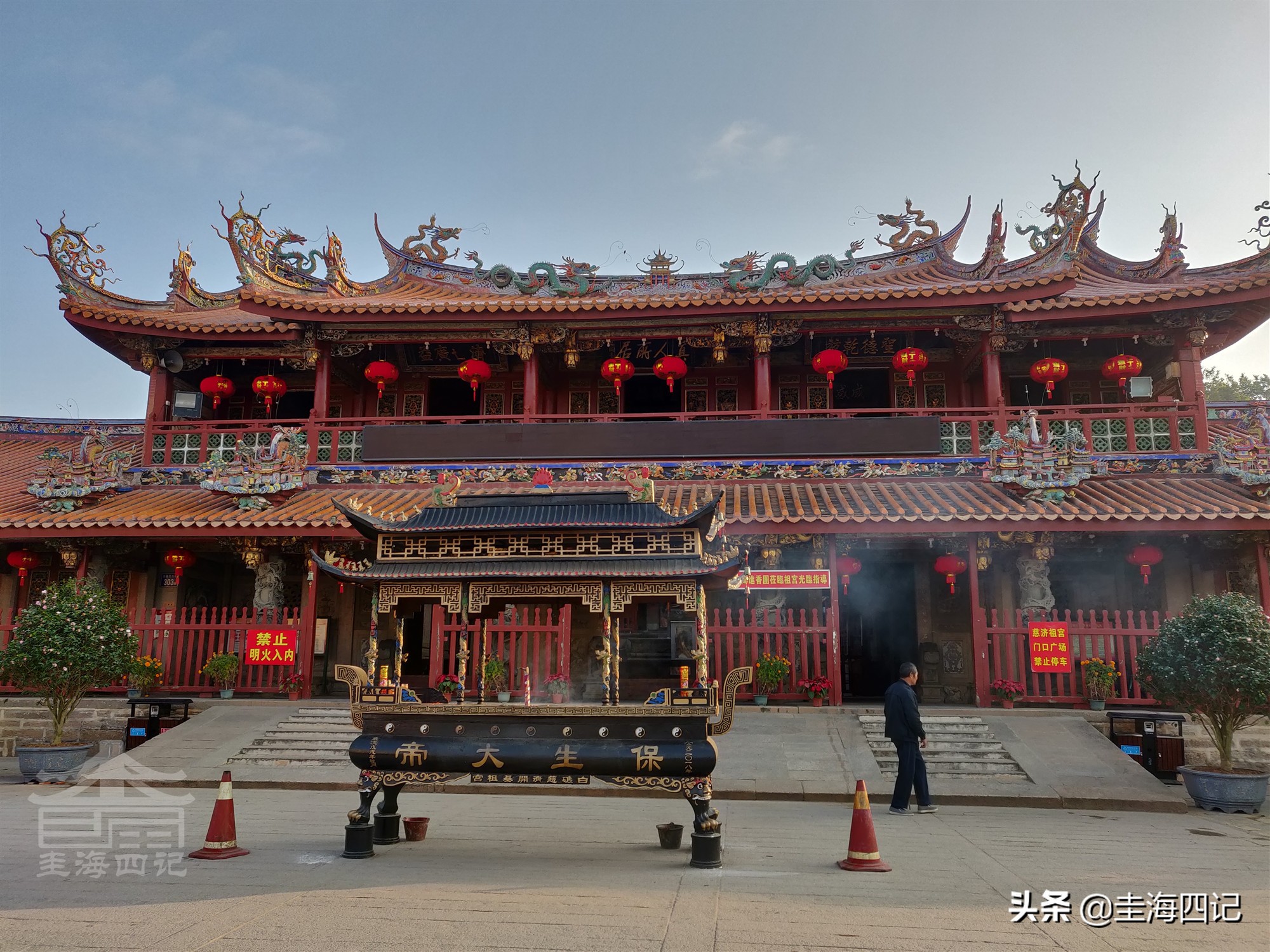 The ancestral palace of Tzu Chi in Qing and Bai Jiao, the fans are very ...