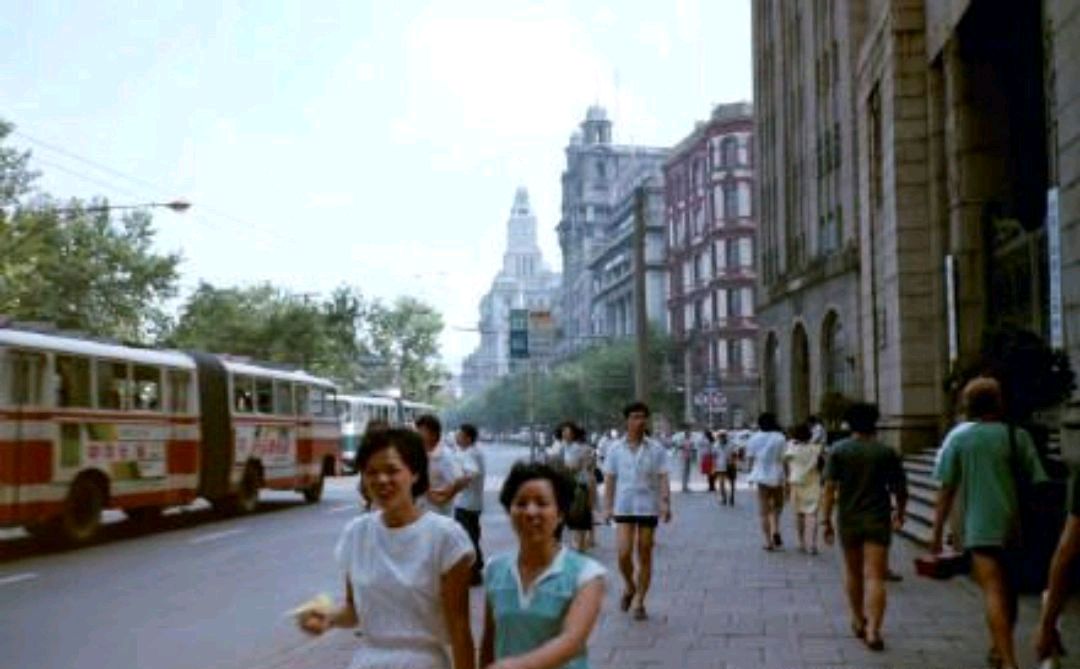Old photos of Shanghai, urban scenes and street scenes in the 1980s. Do ...