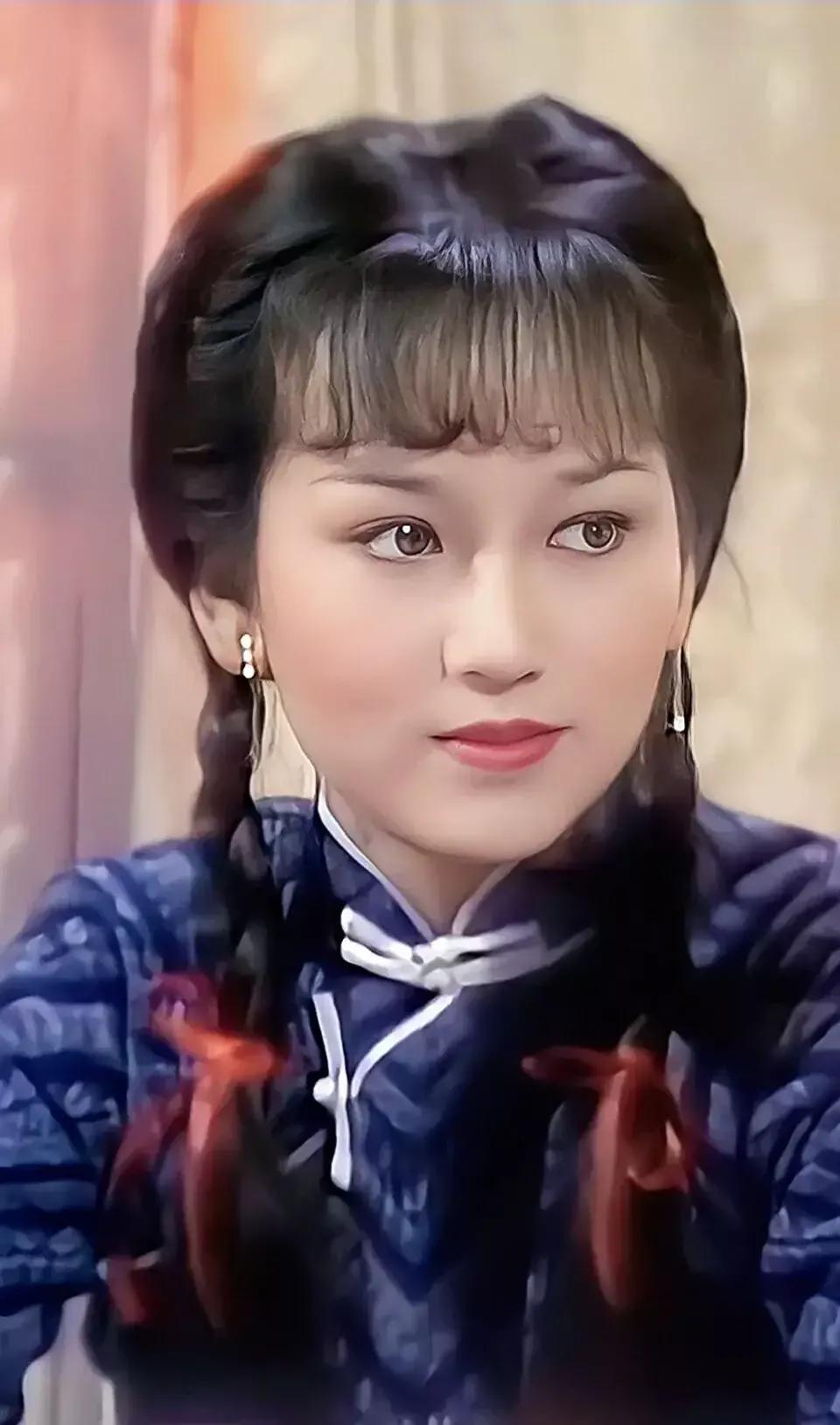 The most beautiful Feng Chengcheng - iNEWS