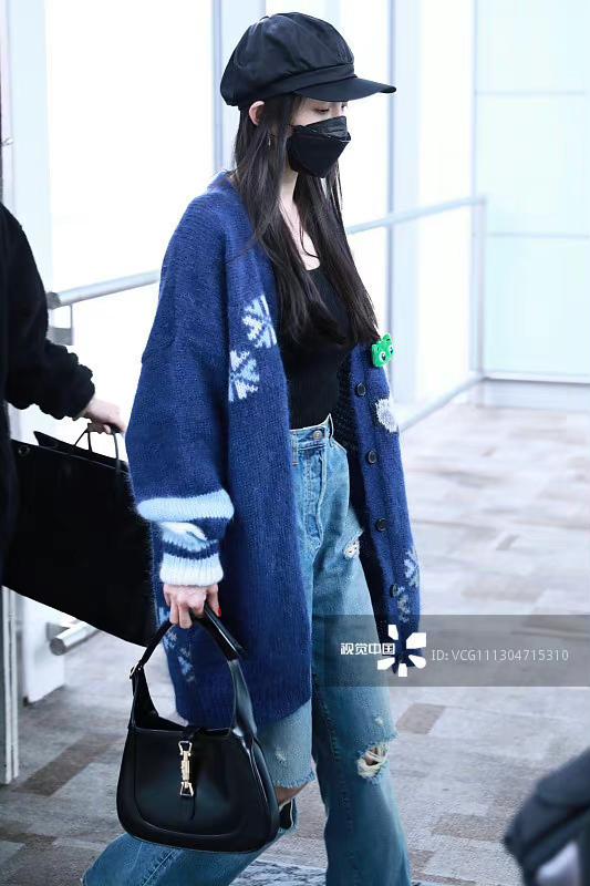 Let's take a look at Yang Mi's fashionable outfits, it's so casual - iNEWS