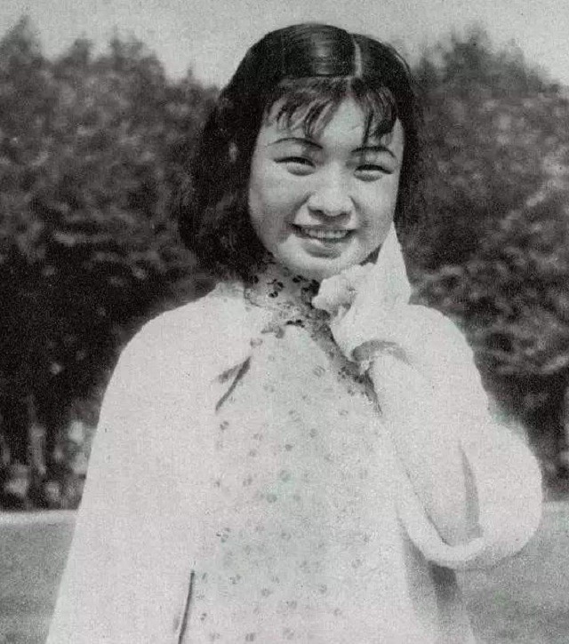 Ai Xia: She escaped marriage at the age of 16 and became a star, and ...