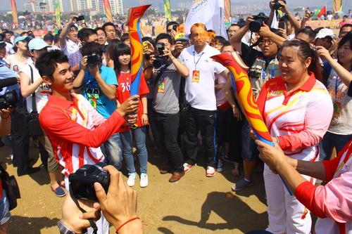 Sports hero Tang Gonghong: 182.5 kg shocked the sky, bleeding after ...