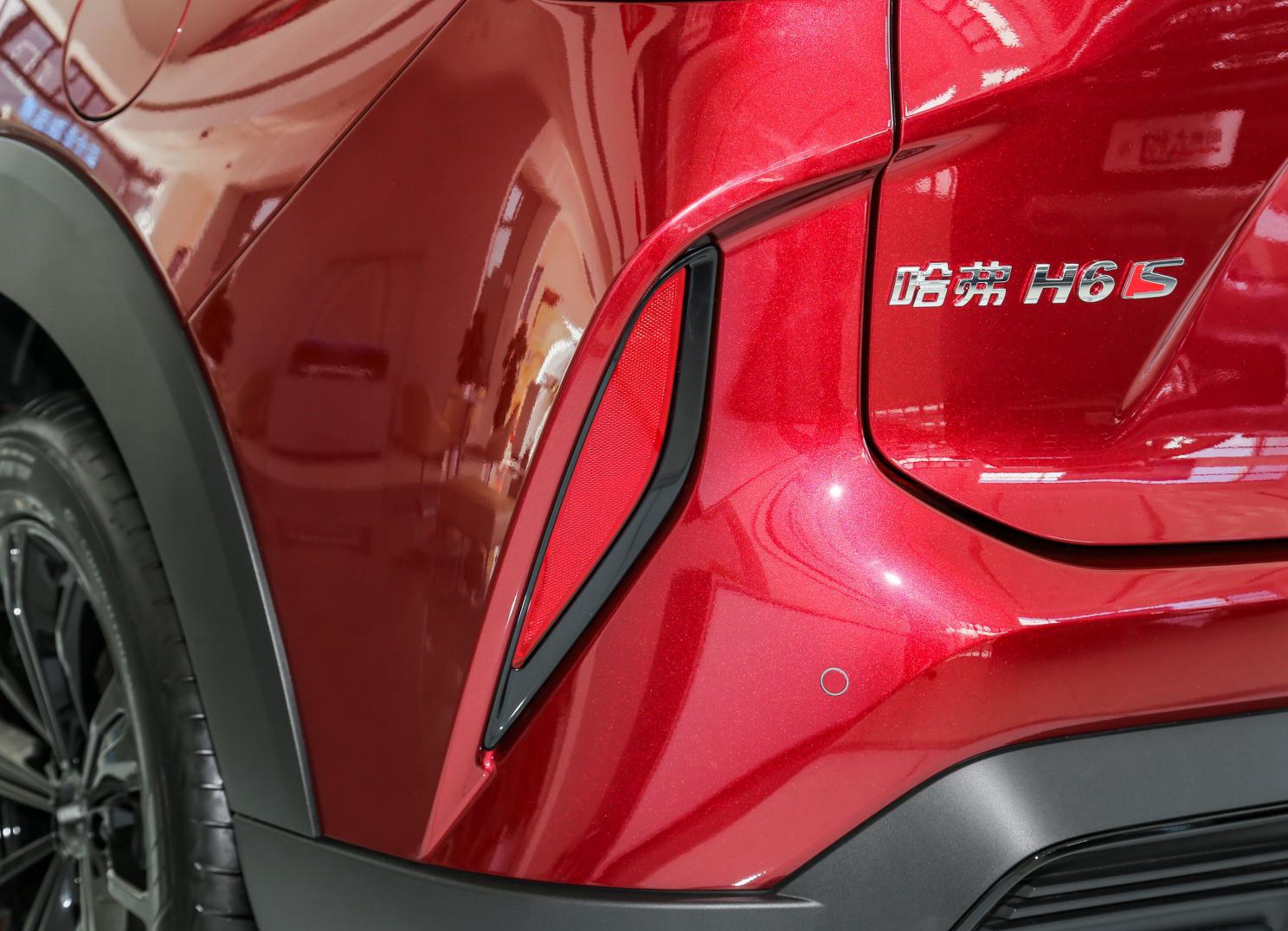 The new coupe SUV, Haval H6S arrives at the store for real shots!The ...