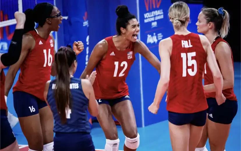 The Chinese women's volleyball team fights the American women's ...