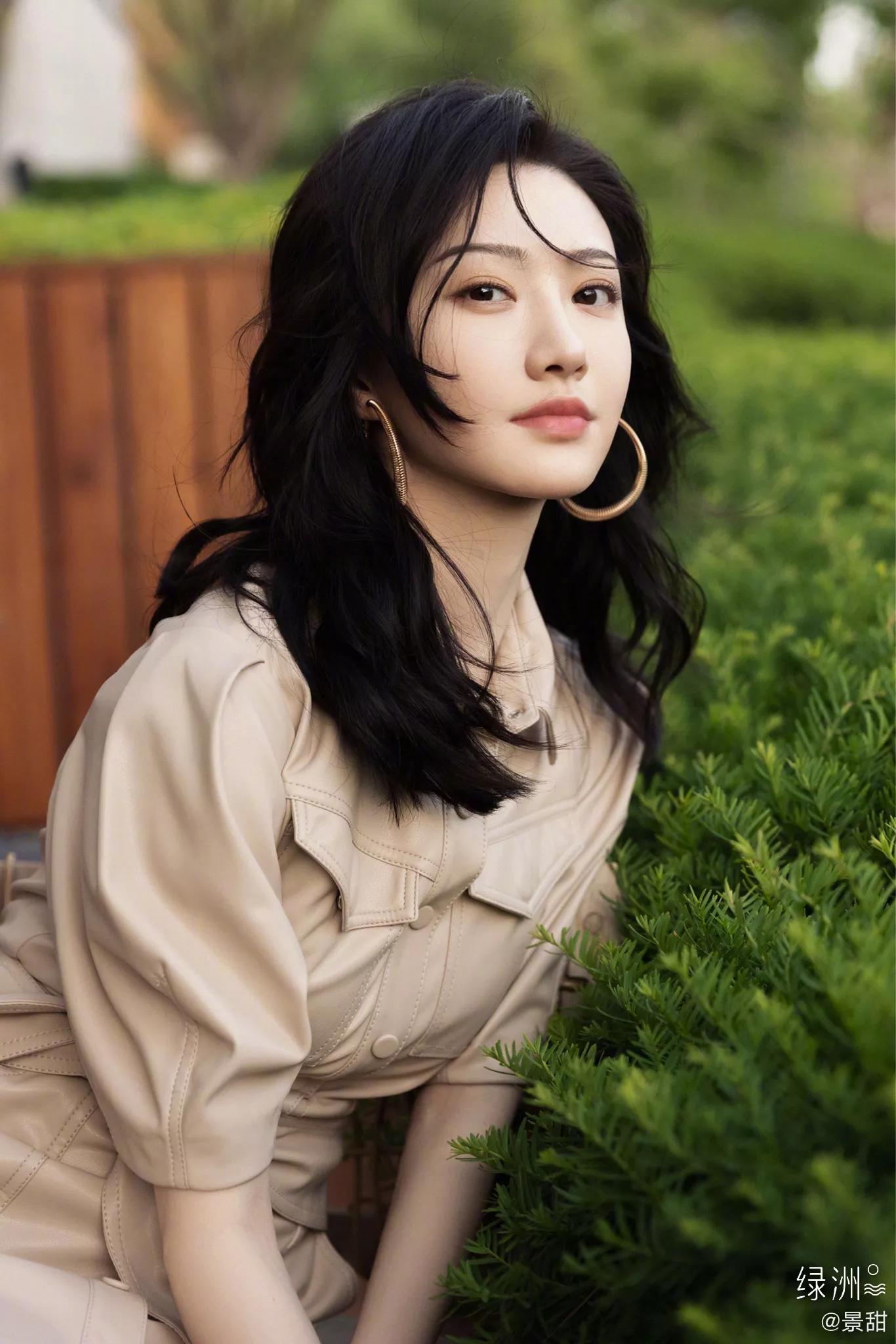 Jing Tian's portrait, elegant and demure, graceful and graceful - iNEWS