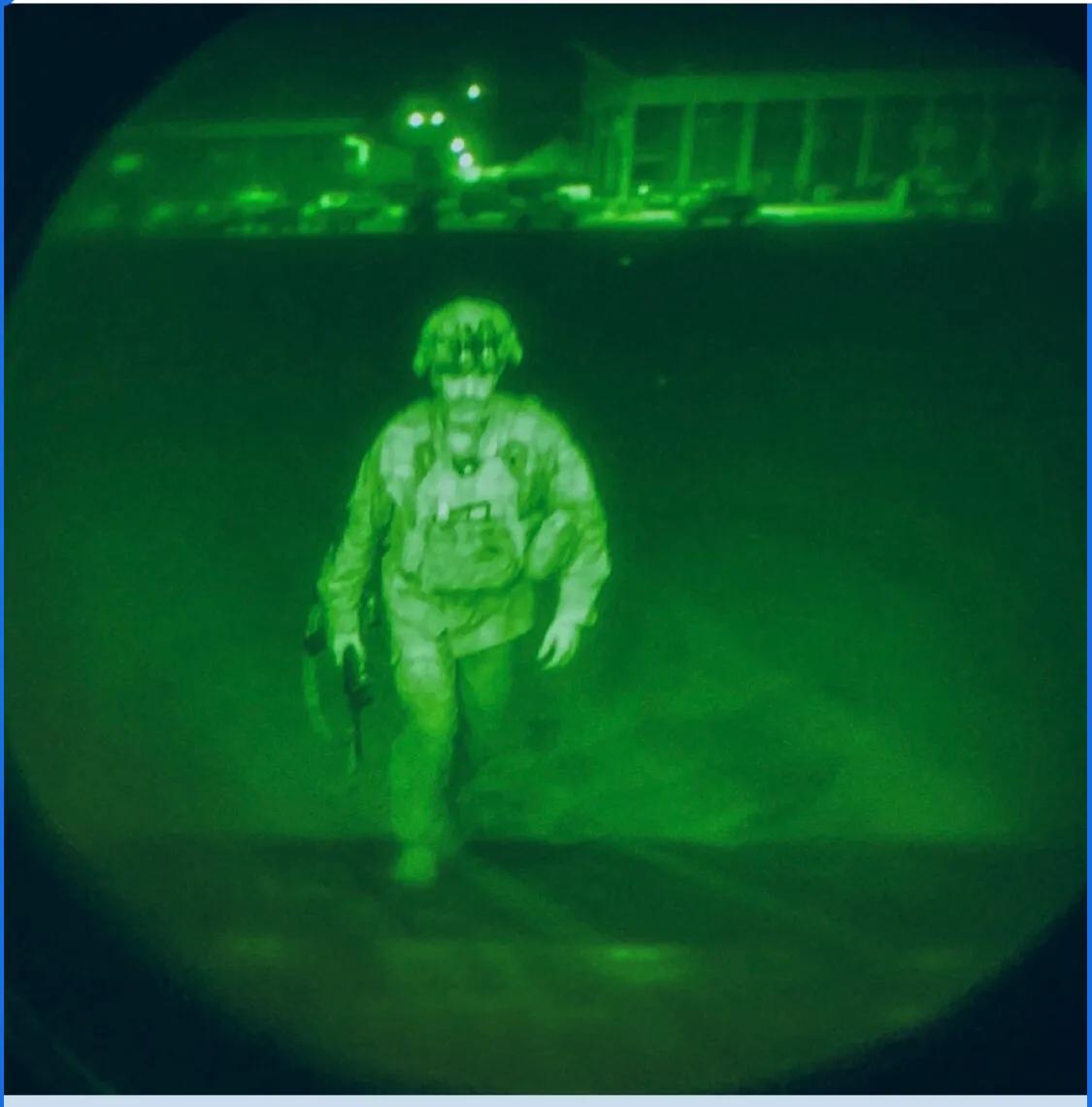 The photo of the last soldier in Afghanistan went viral on the Internet ...