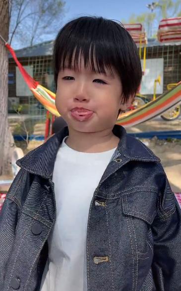 Jiang Chao's family of four had dinner, his 3-year-old son grieved Baba ...