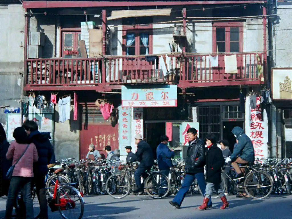In the 1980s, old photos of Shanghai street scenes, Nong knows how to ...