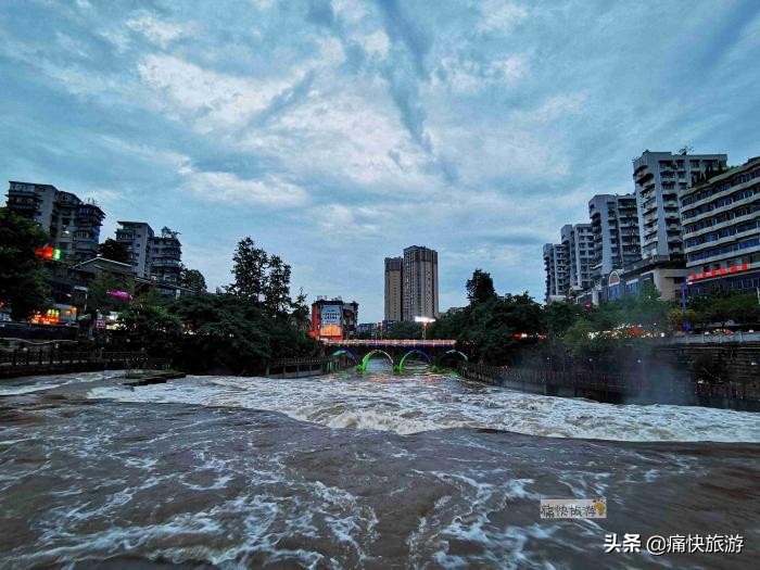 Walking in Zigong: Ink Danqing version of Gongjing Pingqiao Waterfall ...