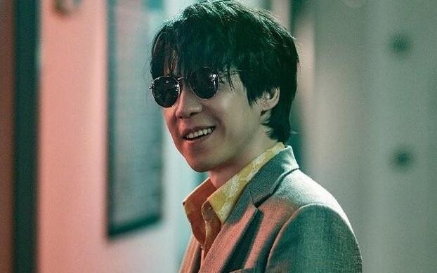 Life photo of Sun Xing in "Sweeping the Dark Storm", dressed as ...