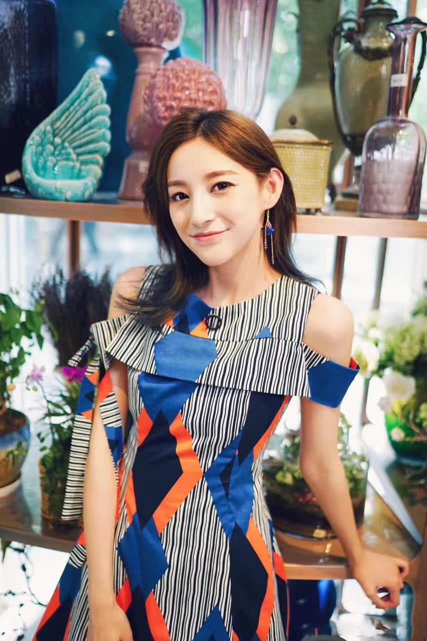 Pure beauty host-Ma Fanshu - iNEWS