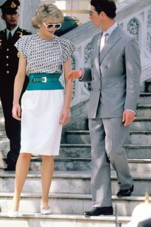 Diana curtsy as graceful as a fairy, but wrongly bowed in Thailand ...