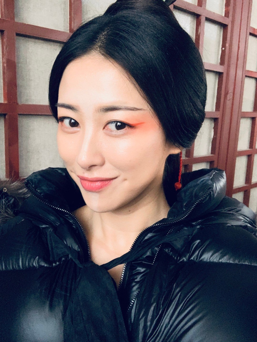 37-year-old Zhu Zhu has a hot body and a charming appearance. She is married and her husband is ...