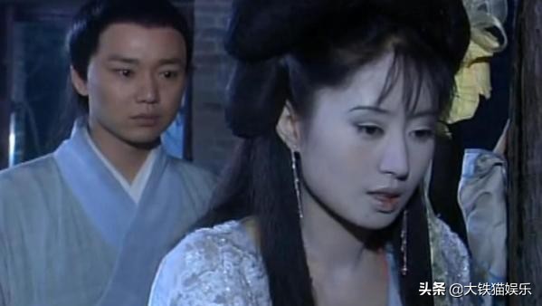 Staring and roaring, shaking his head and shaking his head, the old ...