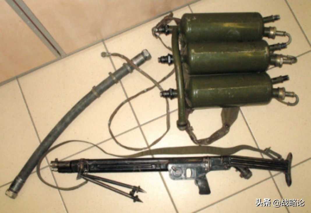 The domestic-made individual flamethrower showed great power in two ...