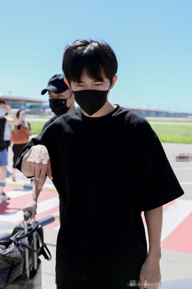 Yang Mi, Xiao Zhan, Wang Yibo, Deng Lun, Qian Xi, Zhang Zhehan, Gong ...