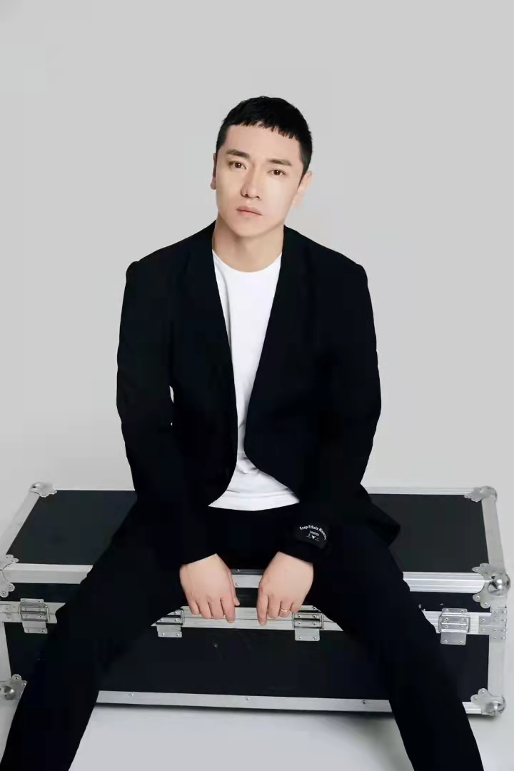 Why can Wang Qi, a singer no one has heard of, sing solo for 3 minutes ...