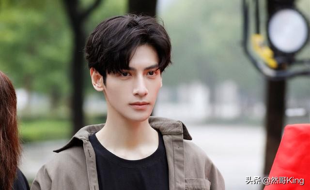 When Luo Yunxi's face was accidentally injured by stitches, actor Ji ...