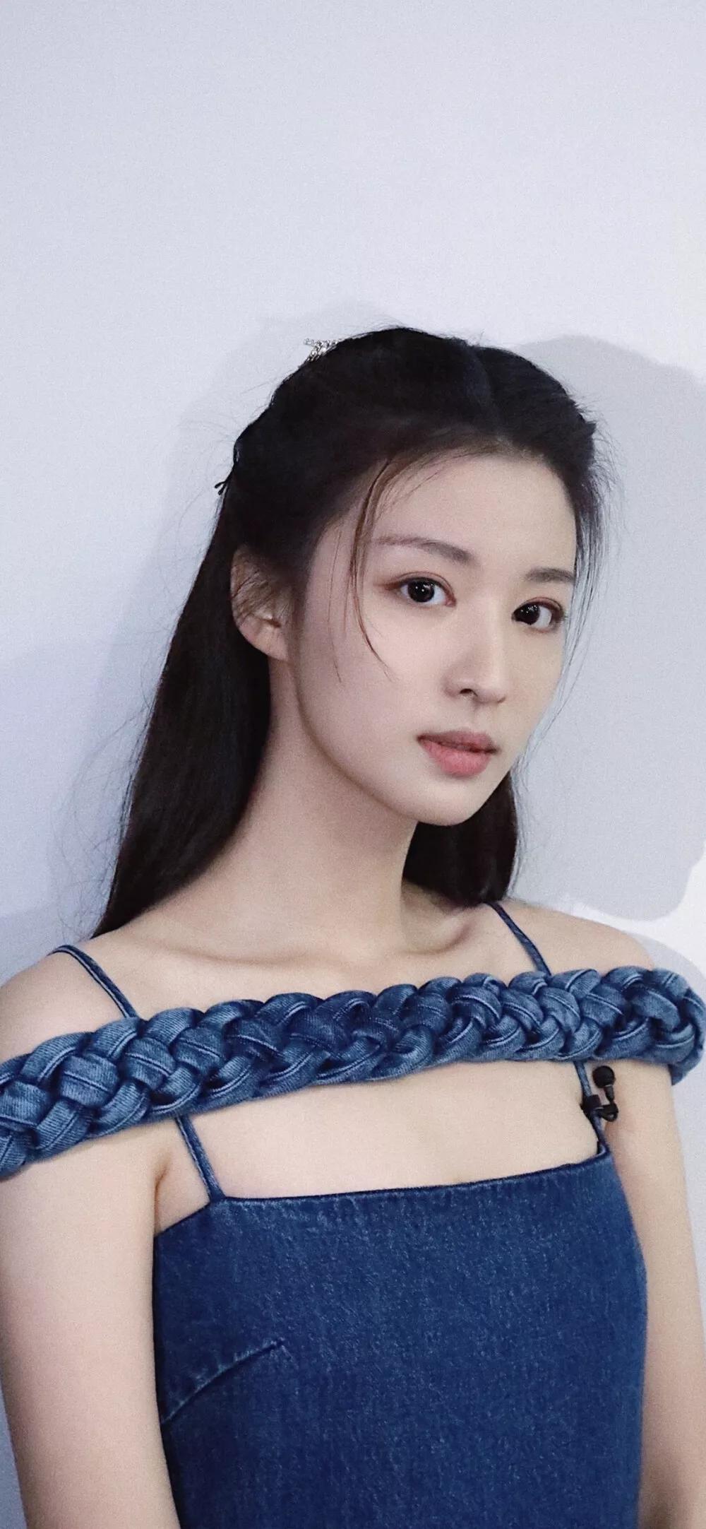 Wang Churan, a majestic and charming Wang Churan - iNEWS