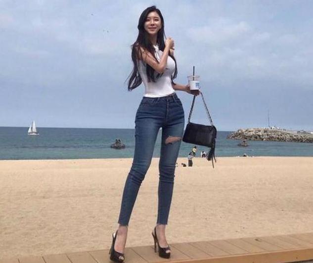 "The One Piece" Korean female model Jin Yeying has a hot body - iNEWS