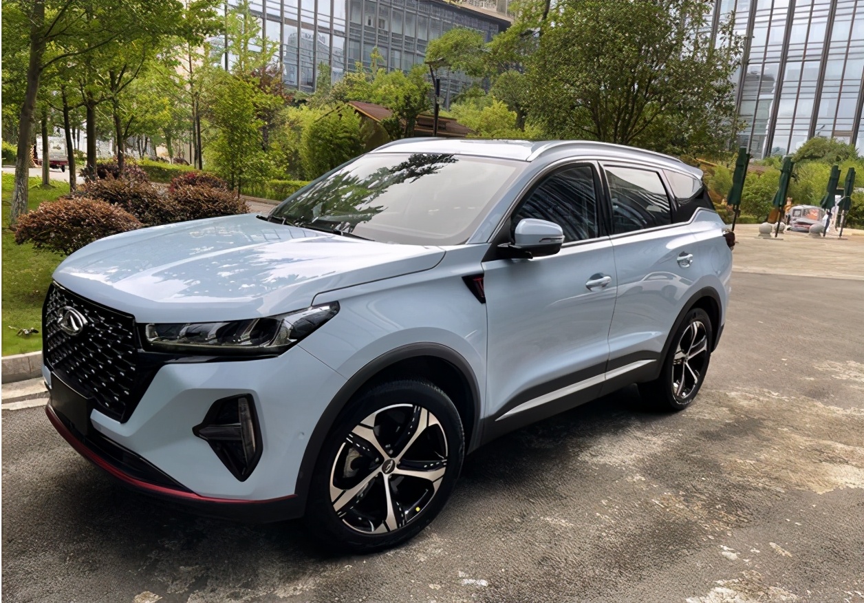 The styling lines are sharp, and the real Tiggo 7 PLUS car is exposed. Take 1.5T+48V light mix ...