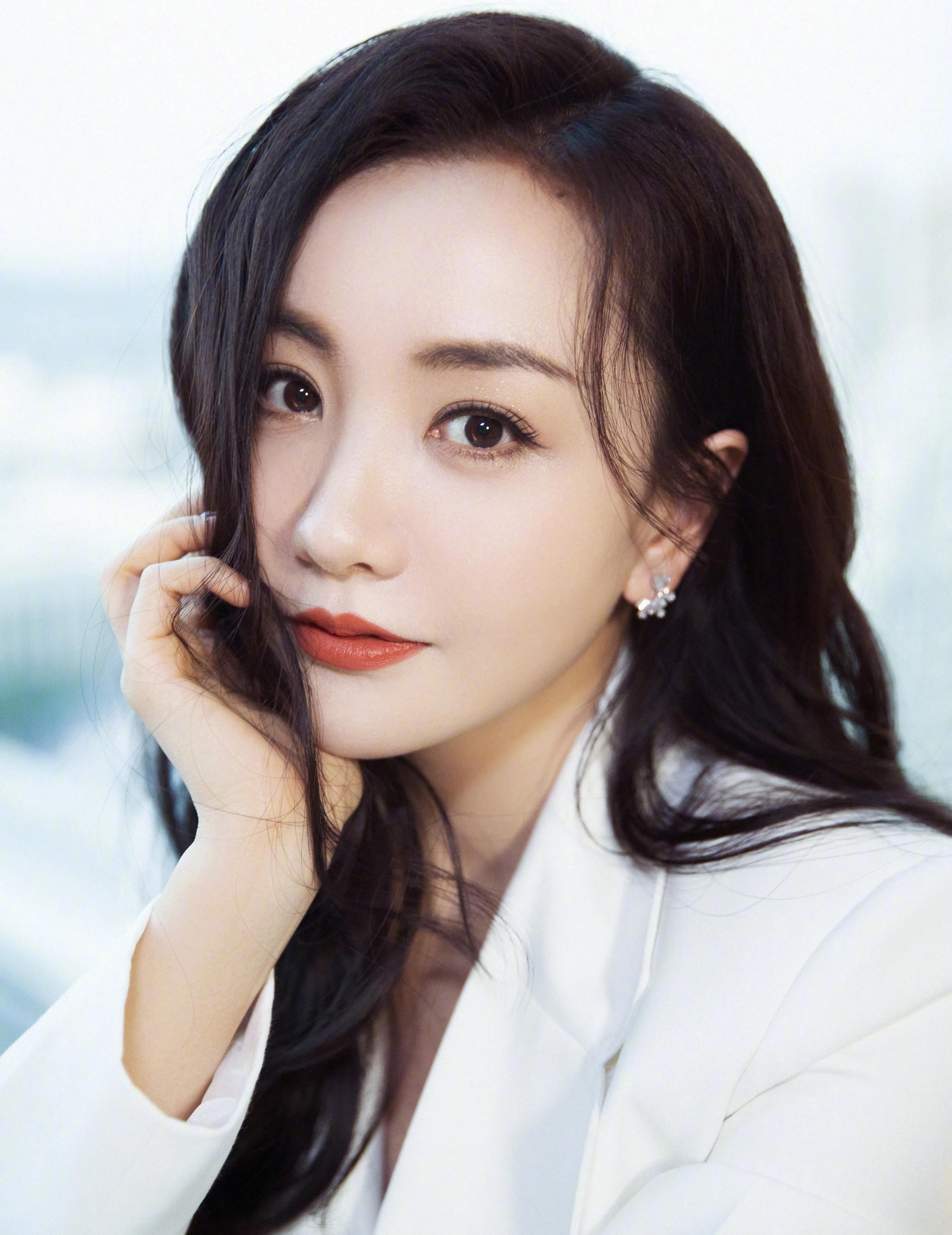 Yang Rong stunning everyone at a glance - iNEWS