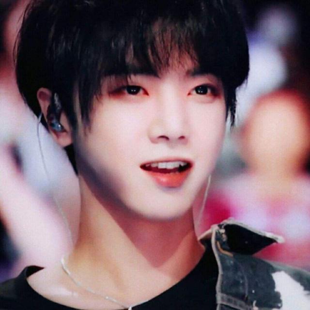 The top singer Hua Chenyu, with a strong sense of personal label ...