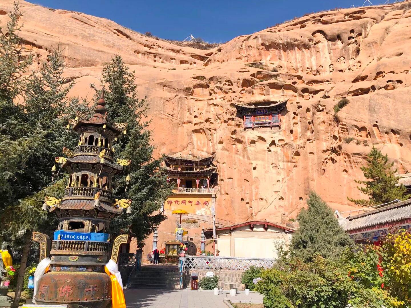 The Matisi Grottoes built on the cliffs, the only plank road in China ...