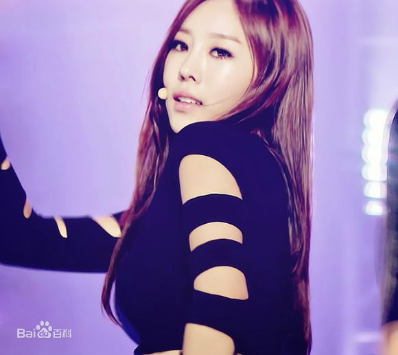 Jian Yan: The proportions of her model are always bright - iNEWS