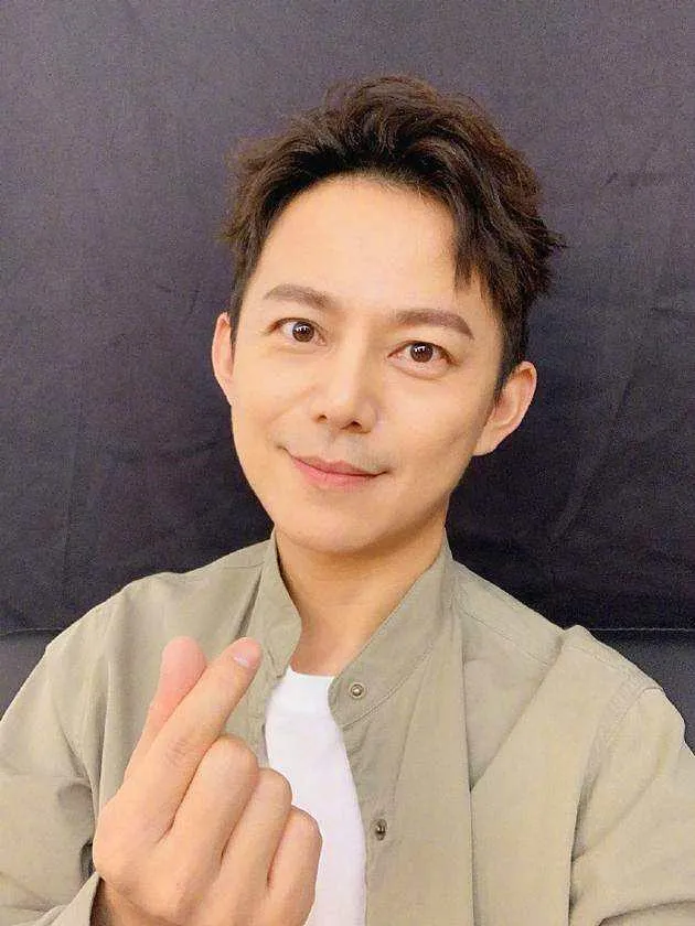 He Jiong enjoys the "Stars Holding the Moon" on his birthday, and all ...