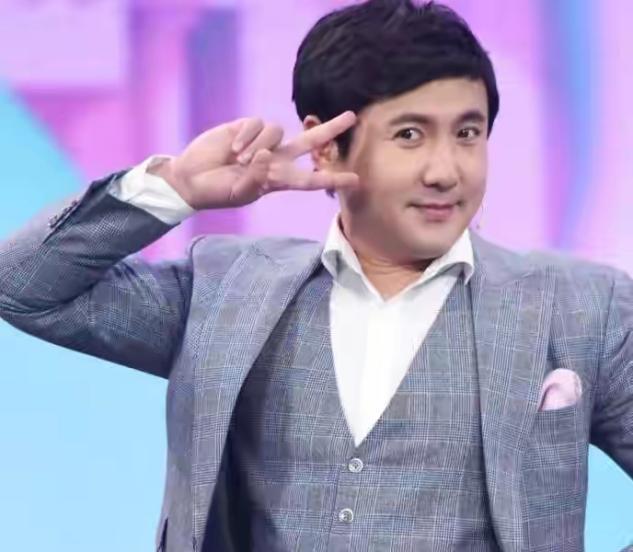 Shen Teng joined the new trend variety show, followed by Guan Xiaotong ...