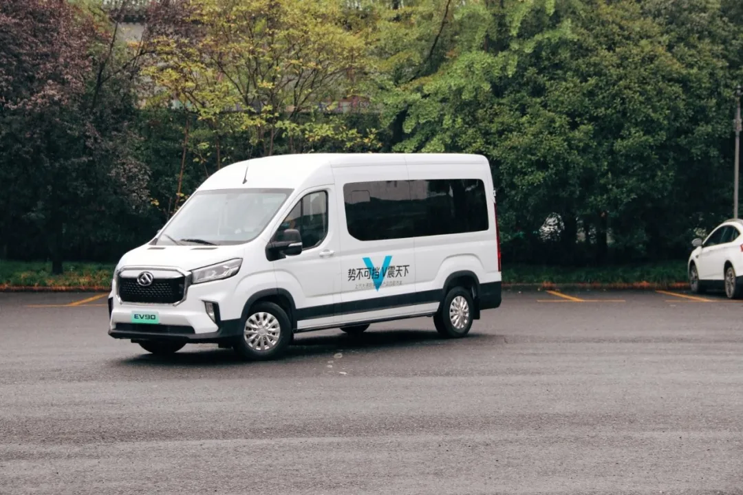 Test drive SAIC MAXUS EV90: The space is so big that there are no ...