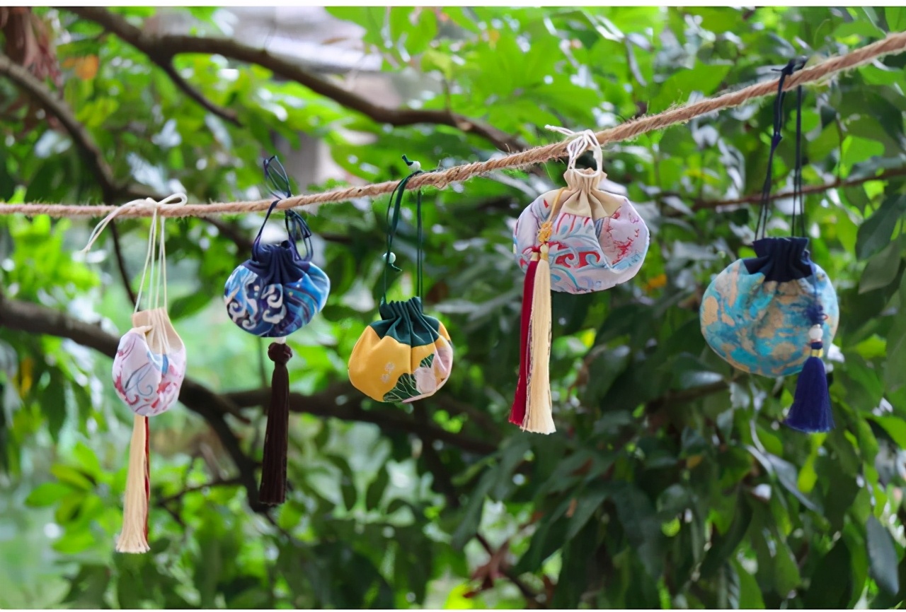 Why is May also called "Five Poison Moon"?What do the five poisons ...