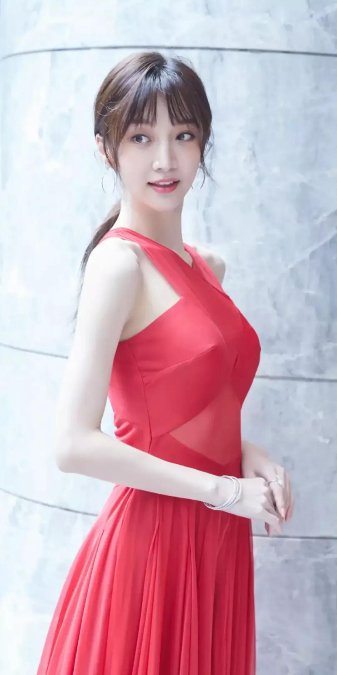 Actress Zheng Yawen, a bit like Li Fei'er, and a bit like Pan Zhilin? - iNEWS