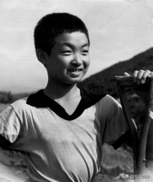 Why did Venus, a well-known dancer, marry Hans who has no job, and how ...