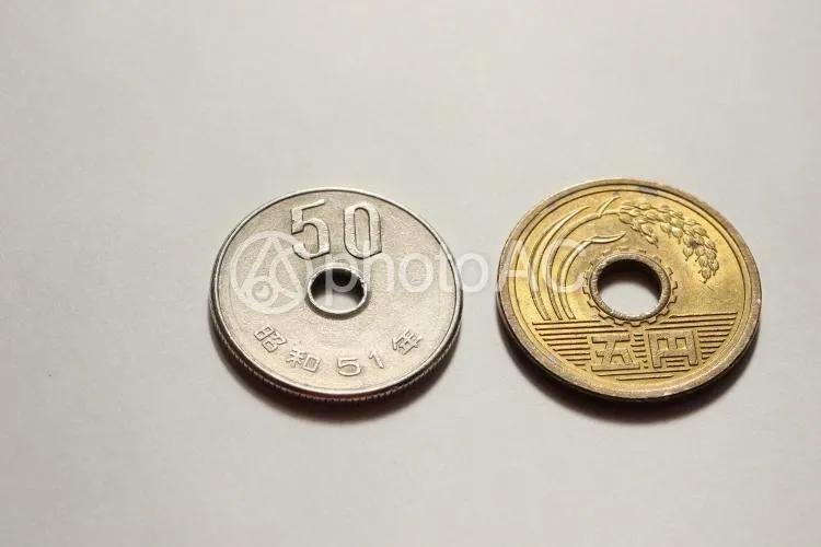 Why are Chinese copper coins square holes? - iNEWS