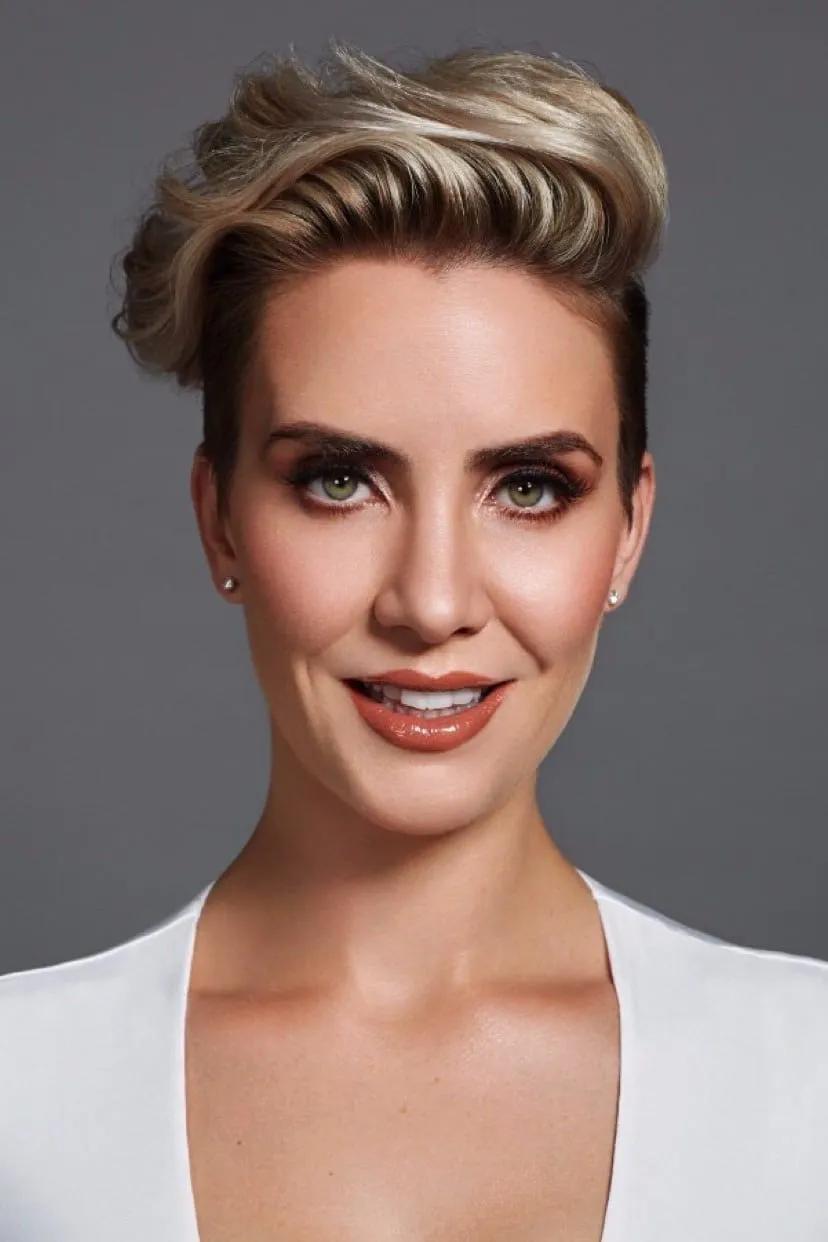 Beautiful actress: Claire Richards - iNEWS