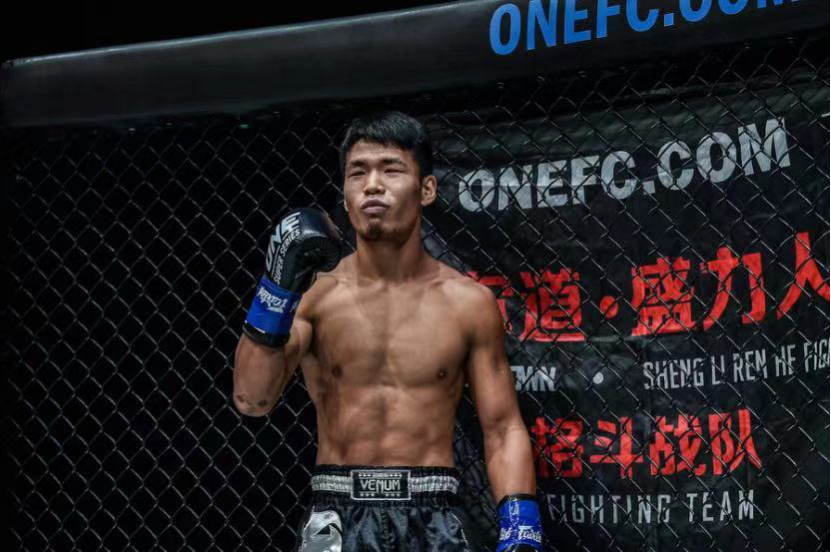 Take a look at "Muay Thai Boy" Zhang Chenglong's New Year's Eve dinner ...