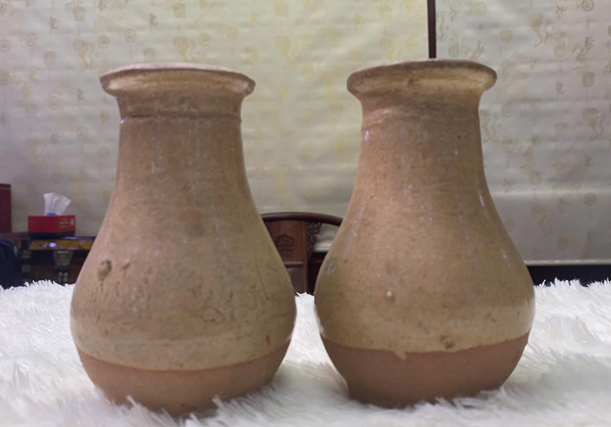 Take a look at this pair of Yingqing. Why do you say it belongs to the ...