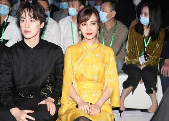 42-year-old "Jiang Yuyan" Yang Xue rarely shows up, with white and ...