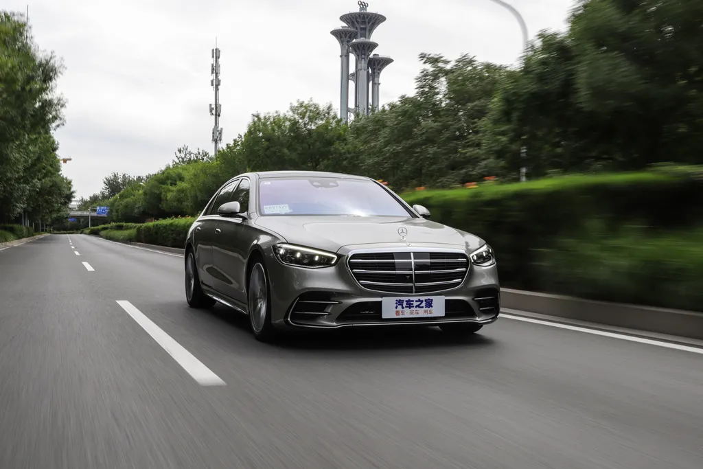 Mercedes-Benz S-Class: 435 horsepower + four-wheel steering, 5 meters ...