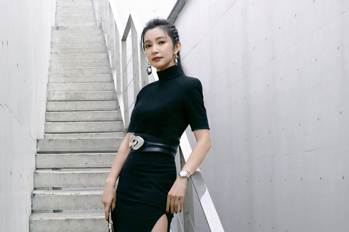 Li Bingbing, who is back to single, takes a selfie. At 48, he is in ...