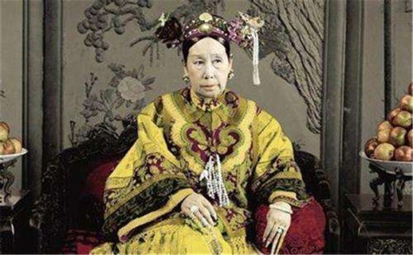 Emperor Tongzhi passed away at the age of 19, judging from his absurd ...