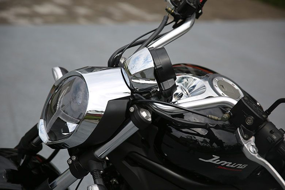 The two-wheeled motorcycle built by Geely has a very domineering ...